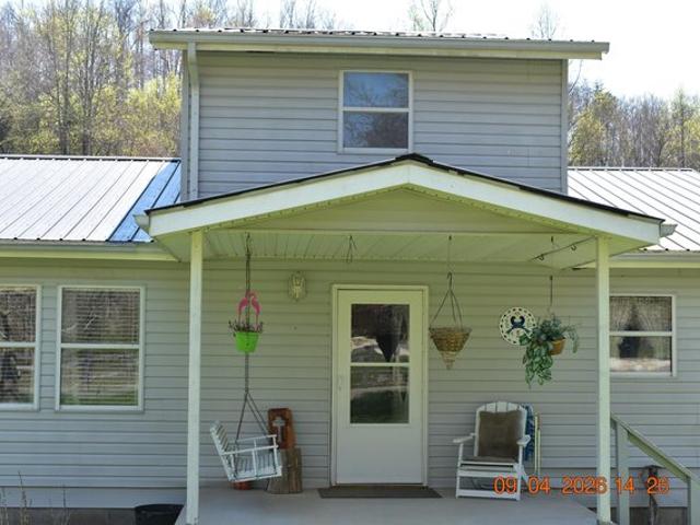922 Stinson Crk, Grayson, KY 41143
