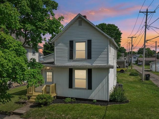 922 Pine St, Coshocton, OH 43812