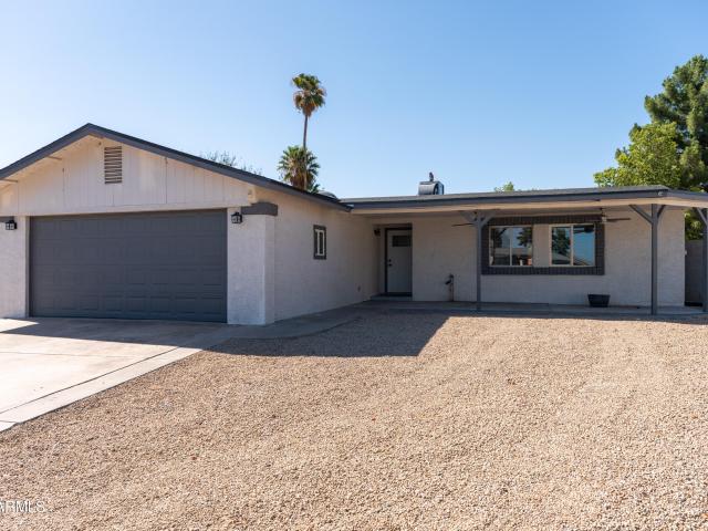 922 W Angela Drive