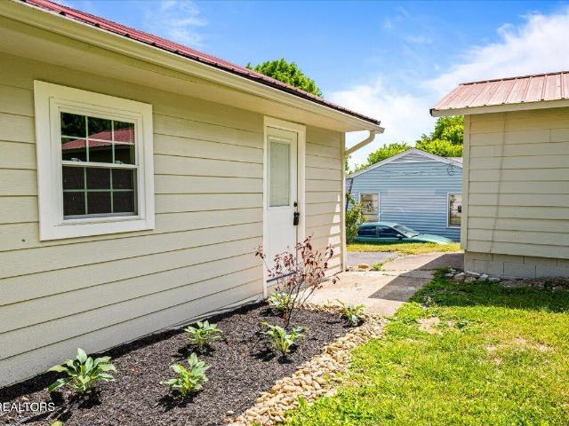 922 W Central Ave