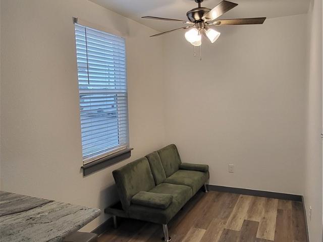 922 W Lakeside Drive