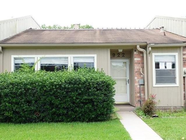 922 Townwood Dr, Lufkin, TX 75904