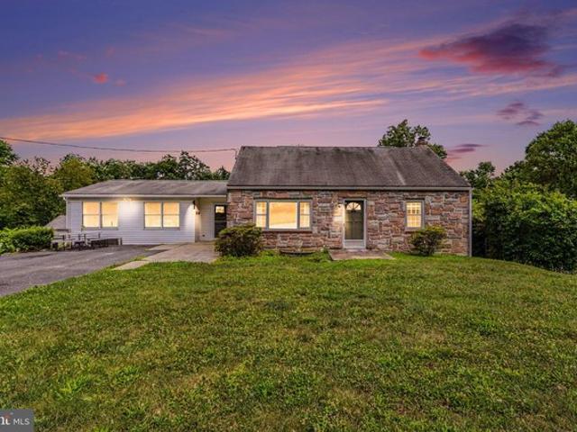 922 Valley Rd, Enola, PA 17025