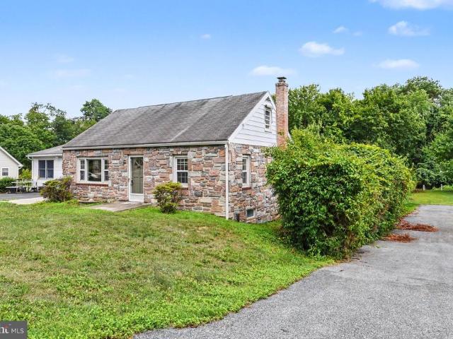 922 Valley Road
