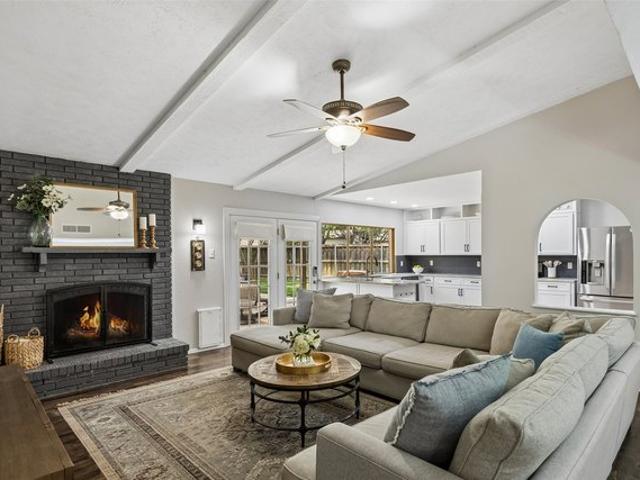 9235 Rolling Rock Ln, Dallas, TX 75238