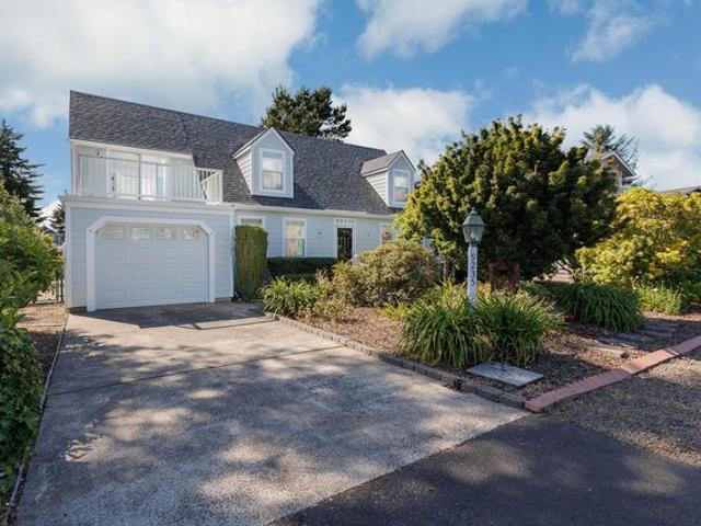 9235 Trout Pl, Gleneden Beach, OR 97388