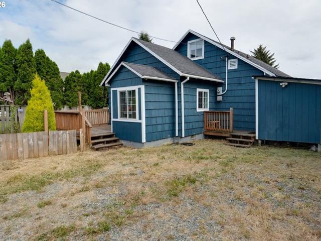 92367 E Rd, Astoria, OR 97103