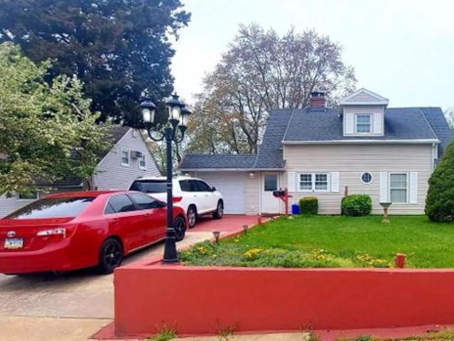 9236 Academy Rd, Philadelphia, PA 19114