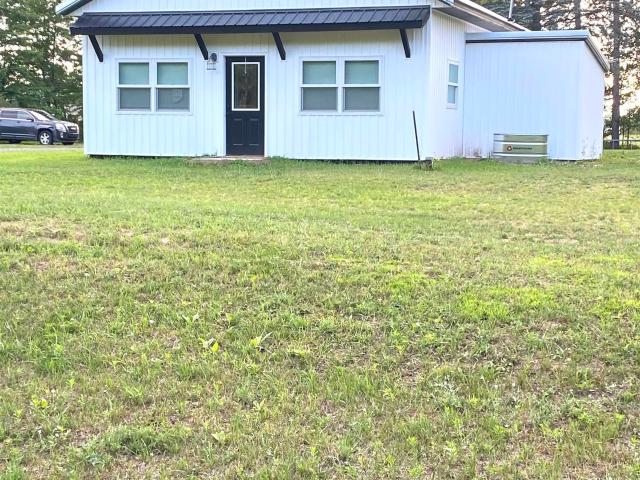 9236 S Mackinaw Trail