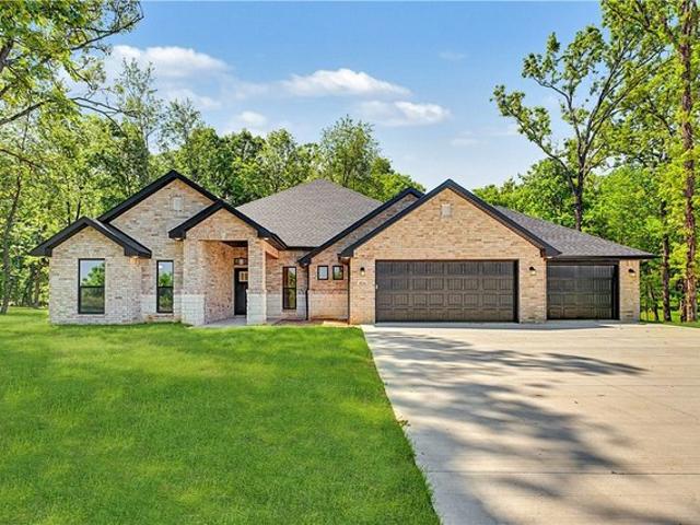 9236 S Pleasant Valley Rd, Gentry, AR 72734