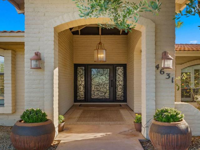 9239 N Cave Creek Road, Phoenix, US, AZ