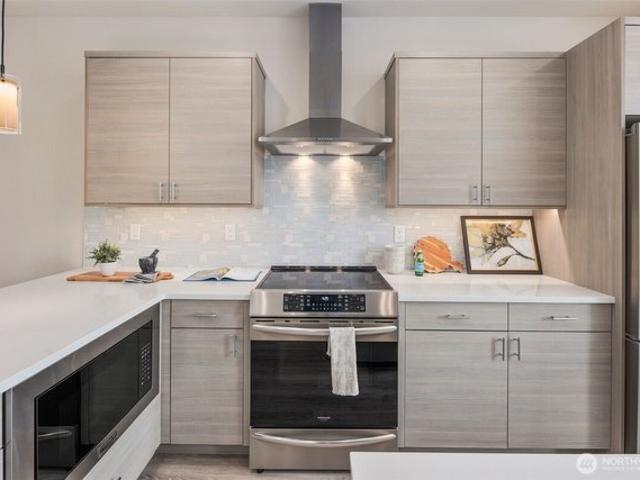 9239 16th Ave SW, Seattle, WA 98106