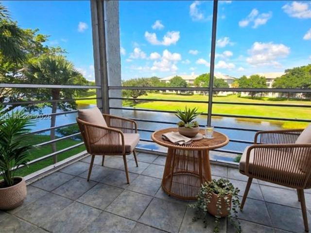 9230 Lagoon Pl Apt 310, Davie, FL 33324