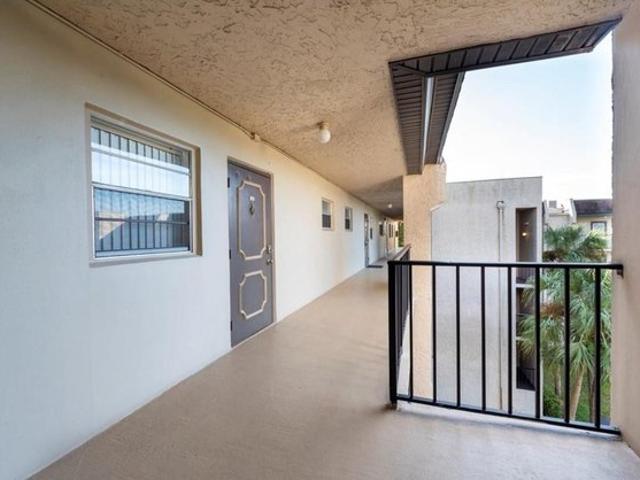 9230 Lagoon Pl Apt 408, Davie, FL 33324