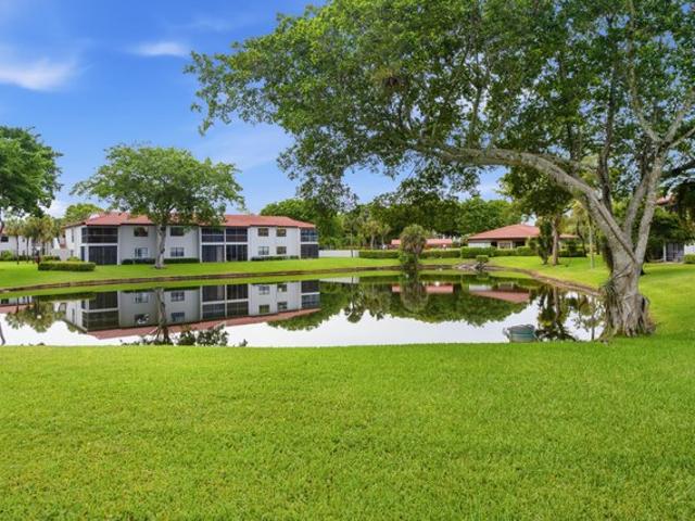 9232 Cypress Ln Unit 2G, Boca Raton, FL 33433
