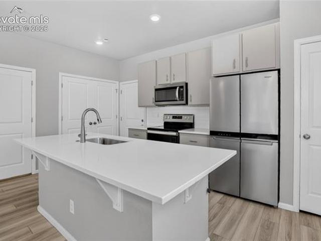 9232 Lytle Grove