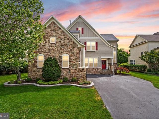 9233 Falling Water Dr, Bristow, VA 20136
