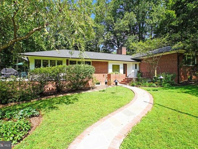 9233 Farnsworth Dr, Potomac, MD 20854