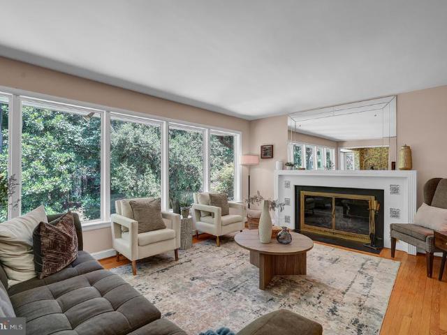 9233 Farnsworth Drive