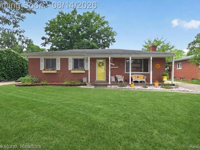 9233 Houghton St, Livonia, MI 48150