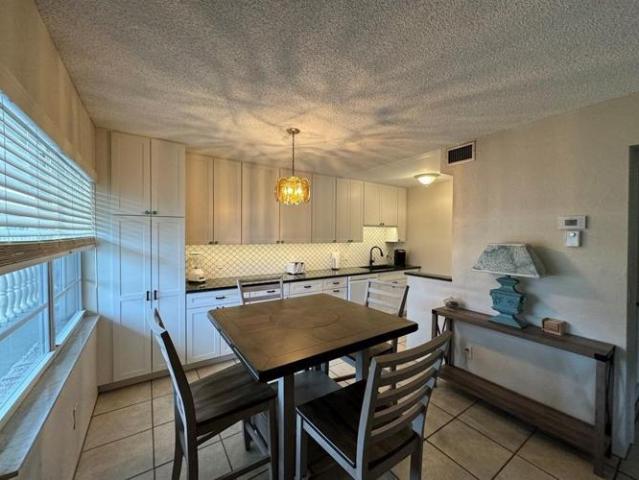923 22nd Pl #220, Vero Beach, FL 32960