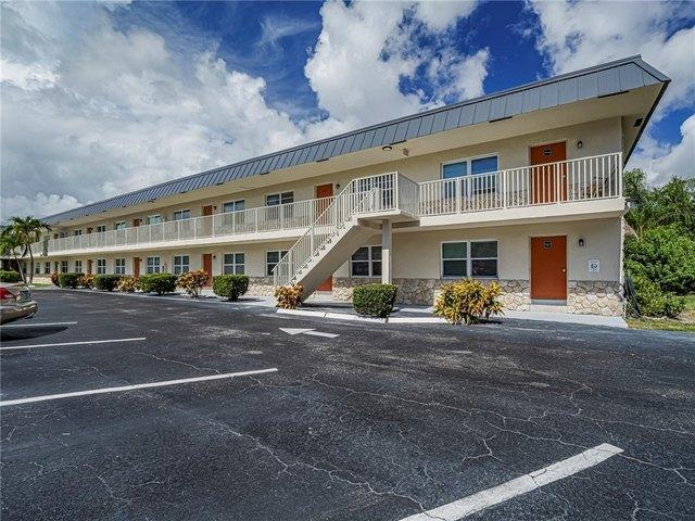 923 22nd Pl Apt 219, Vero Beach, FL 32960