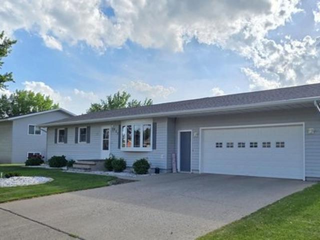 923 7th Ave NW, Valley City, ND 58072
