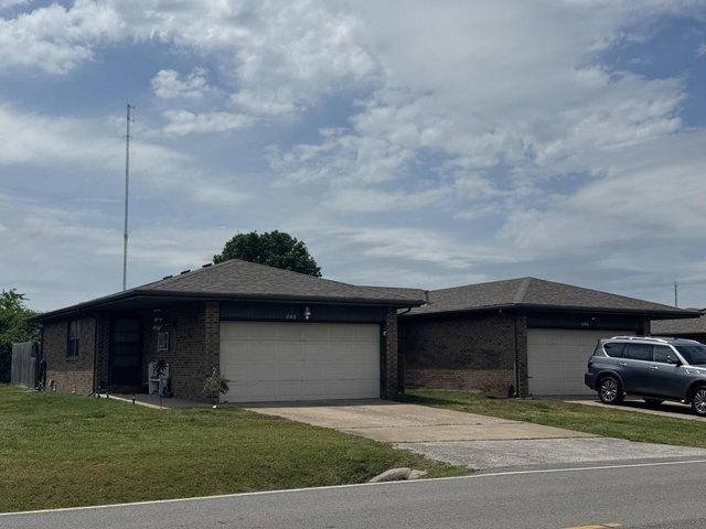 923 925 N Main Ave, Republic, MO 65738