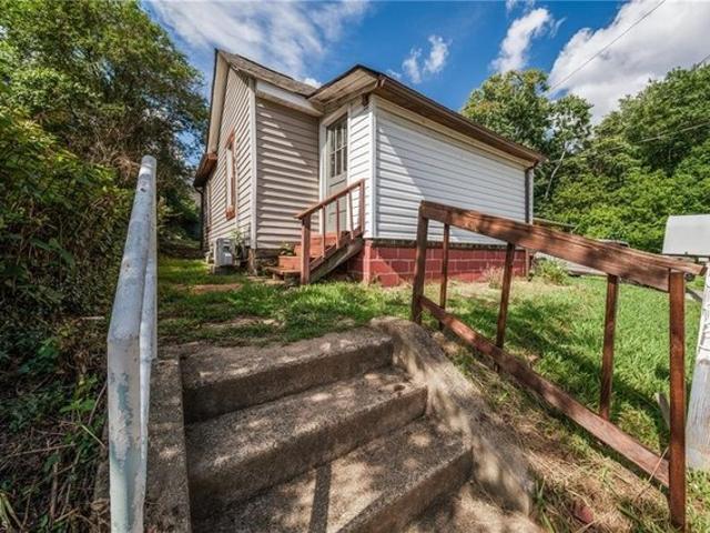 923 Crowder St, Winston Salem, NC 27107