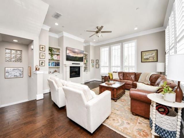 923 Byrne St, Houston, TX 77009
