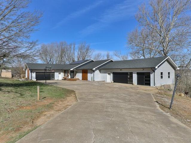 923 E 430th Rd, Bolivar, MO 65613