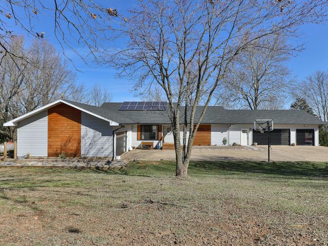 923 E 430th Road