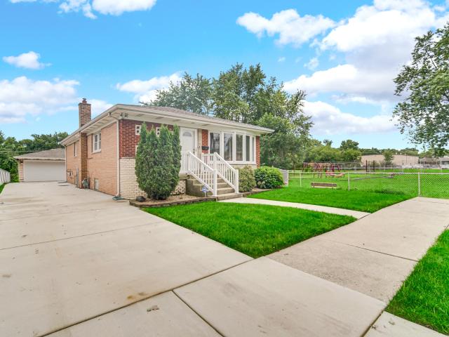 923 E 158th Street