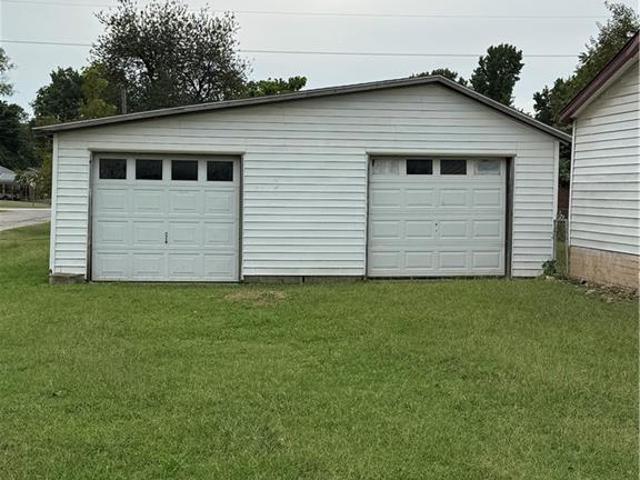 923 E Walnut Street