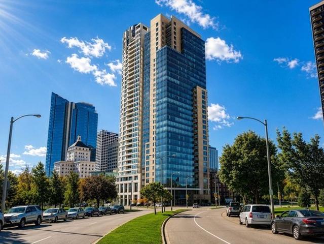 923 E Kilbourn Ave Unit 1502, Milwaukee, WI 53202