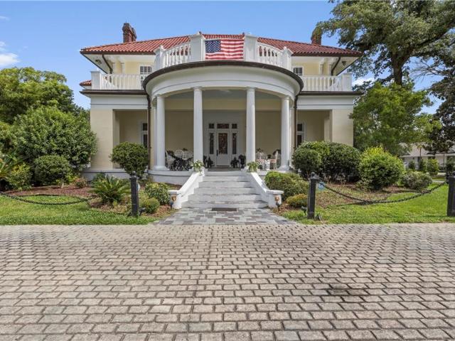 923 E Scenic Drive