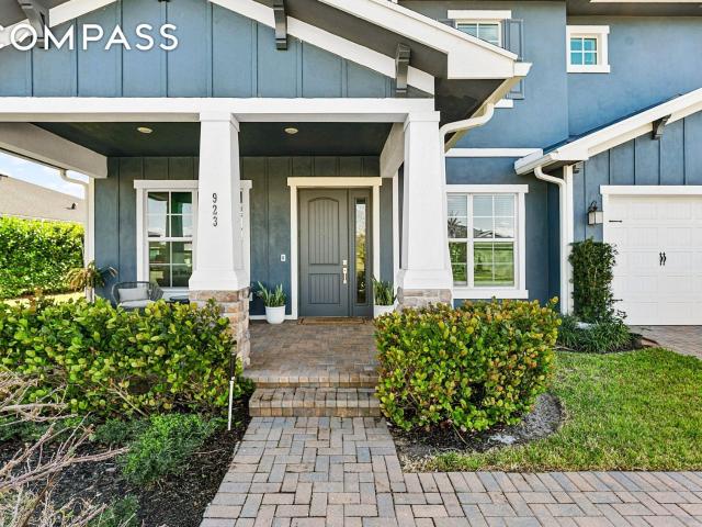 923 Hookline Cir, Loxahatchee, FL