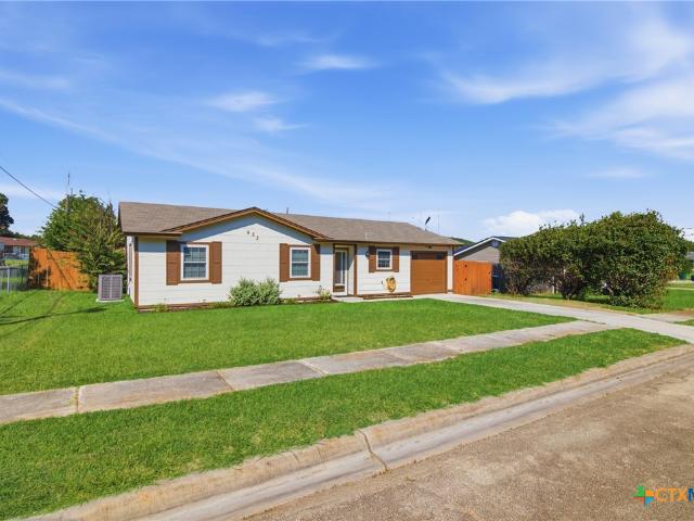 923 Hackberry Street