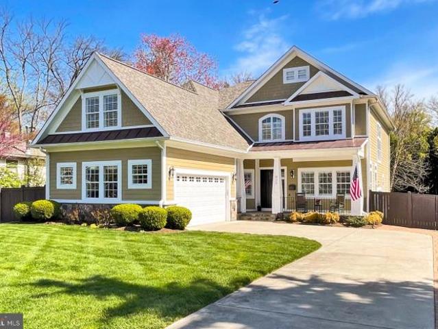 923 Hillcrest Dr SW, Vienna, VA 22180