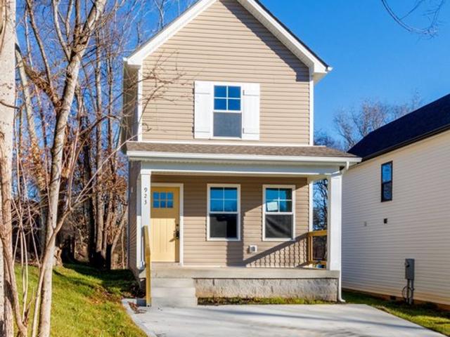 923 Oak Ln, Clarksville, TN 37040