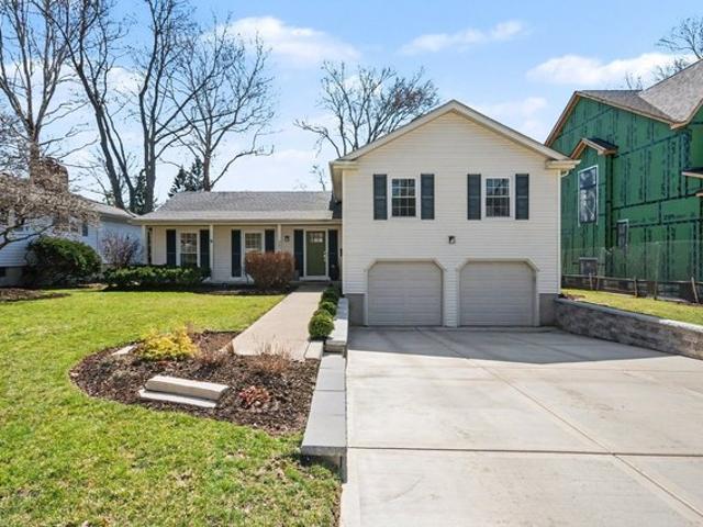 923 Oxford Rd, Glen Ellyn, IL 60137
