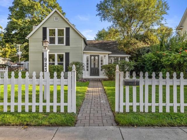 923 Marshall St, Lake Geneva, WI 53147