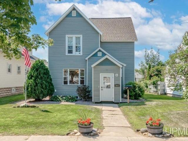 923 S 6th Ave, Escanaba, MI 49829