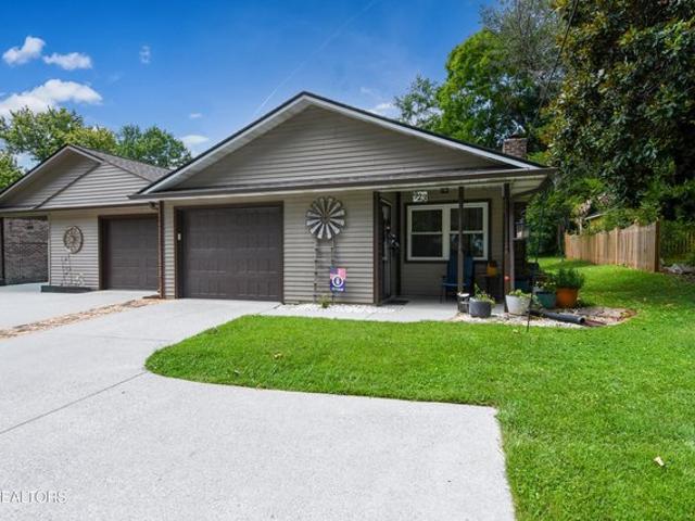 923 S Court St, Maryville, TN 37803
