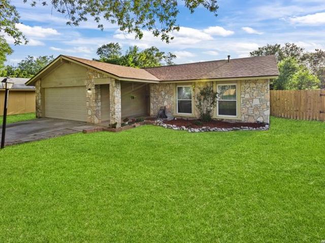 923 Saddlebrook Dr, San Antonio, TX 78245