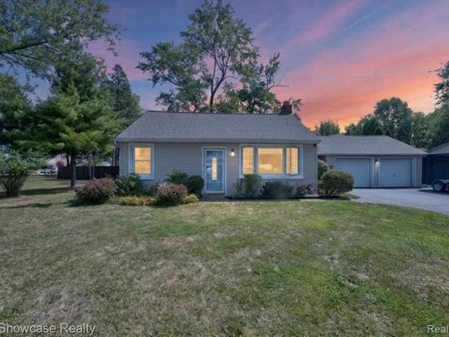 923 Sarena Ave, Waterford Township, MI 48327