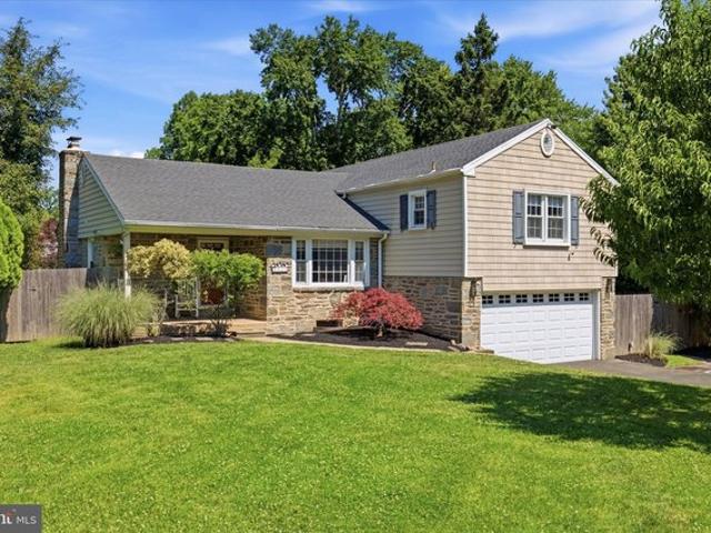 923 Sunset Dr, Blue Bell, PA 19422