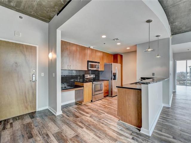 923 Peachtree Street NE 738