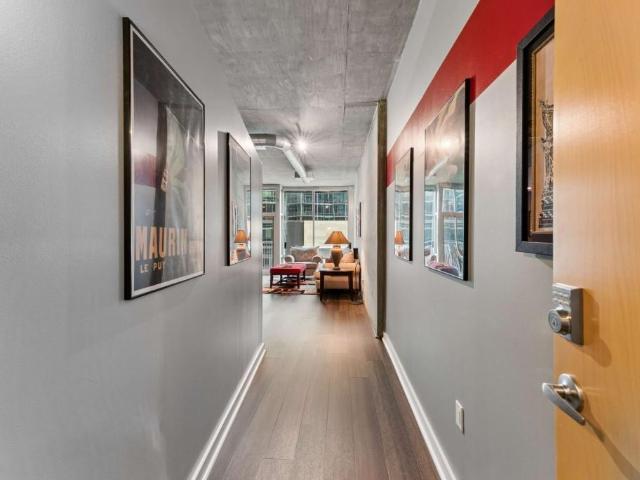 923 Peachtree Street NE 827