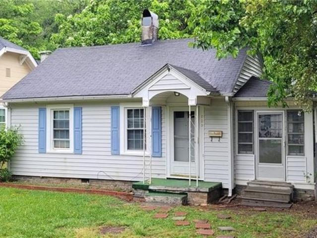 923 Rosewood Pl, High Point, NC 27262